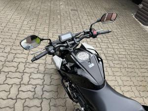 Black Honda CB 2018 in Prienai, with an engine capacity of 0.13 L and mileage of 18 thousand km for 3150 €, photo 10 on AUTOMOTO.COM.LV