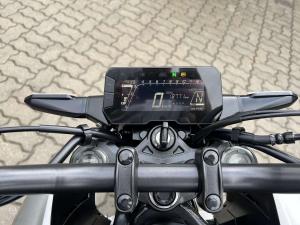 Black Honda CB 2018 in Prienai, with an engine capacity of 0.13 L and mileage of 18 thousand km for 3150 €, photo 11 on AUTOMOTO.COM.LV