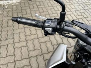 Black Honda CB 2018 in Prienai, with an engine capacity of 0.13 L and mileage of 18 thousand km for 3150 €, photo 13 on AUTOMOTO.COM.LV
