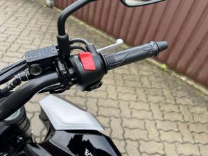 Black Honda CB 2018 in Prienai, with an engine capacity of 0.13 L and mileage of 18 thousand km for 3150 €, photo 14 on AUTOMOTO.COM.LV