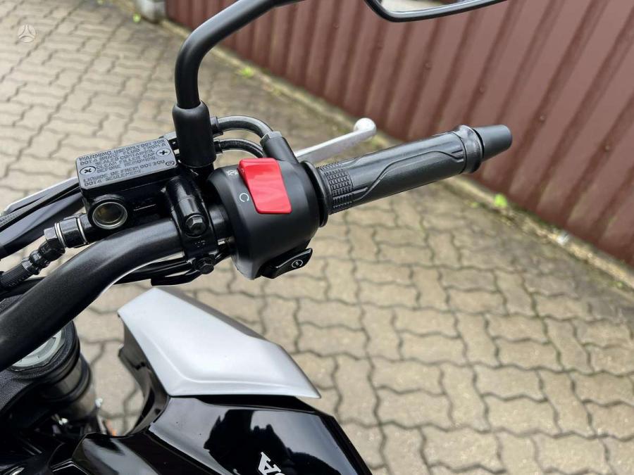 Black Honda CB 2018 in Prienai, with an engine capacity of 0.13 L and mileage of 18 thousand km for 3150 €, photo 14 on AUTOMOTO.COM.LV