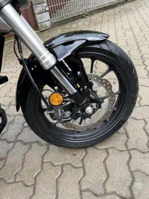Black Honda CB 2018 in Prienai, with an engine capacity of 0.13 L and mileage of 18 thousand km for 3150 €, photo 16 on AUTOMOTO.COM.LV