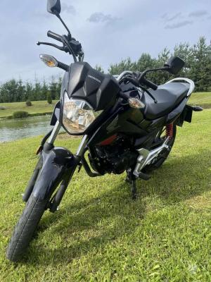 Black Honda CB 2018 in Marijampole, with an engine capacity of 0.13 L and mileage of 10 thousand km for 2050 €, photo 3 on AUTOMOTO.COM.LV