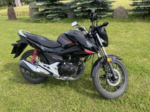 Black Honda CB 2018 in Marijampole, with an engine capacity of 0.13 L and mileage of 10 thousand km for 2050 €, photo 5 on AUTOMOTO.COM.LV