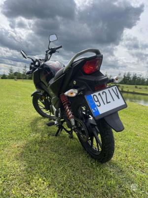 Black Honda CB 2018 in Marijampole, with an engine capacity of 0.13 L and mileage of 10 thousand km for 2050 €, photo 7 on AUTOMOTO.COM.LV