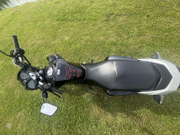 Melns Honda CB 2018 Marijampole, ar dzinēja tilpumu 0.13 L un nobraukumu 10 tūkst. km par 2050 €, foto 7 vietnē AUTOMOTO.COM.LV