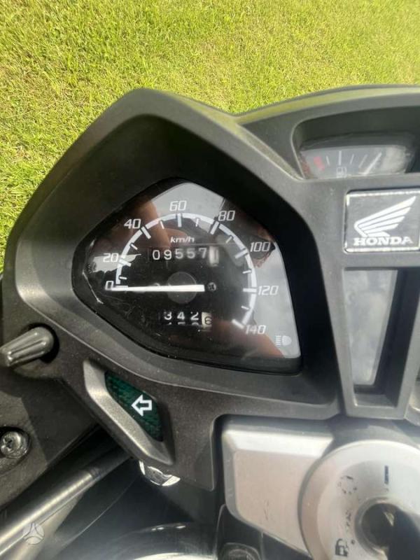Melns Honda CB 2018 Marijampole, ar dzinēja tilpumu 0.13 L un nobraukumu 10 tūkst. km par 2050 €, foto 8 vietnē AUTOMOTO.COM.LV
