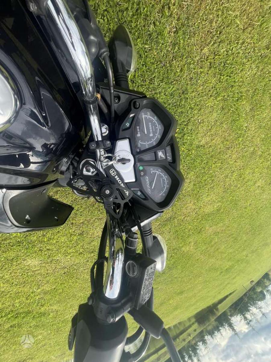 Black Honda CB 2018 in Marijampole, with an engine capacity of 0.13 L and mileage of 10 thousand km for 2050 €, photo 11 on AUTOMOTO.COM.LV