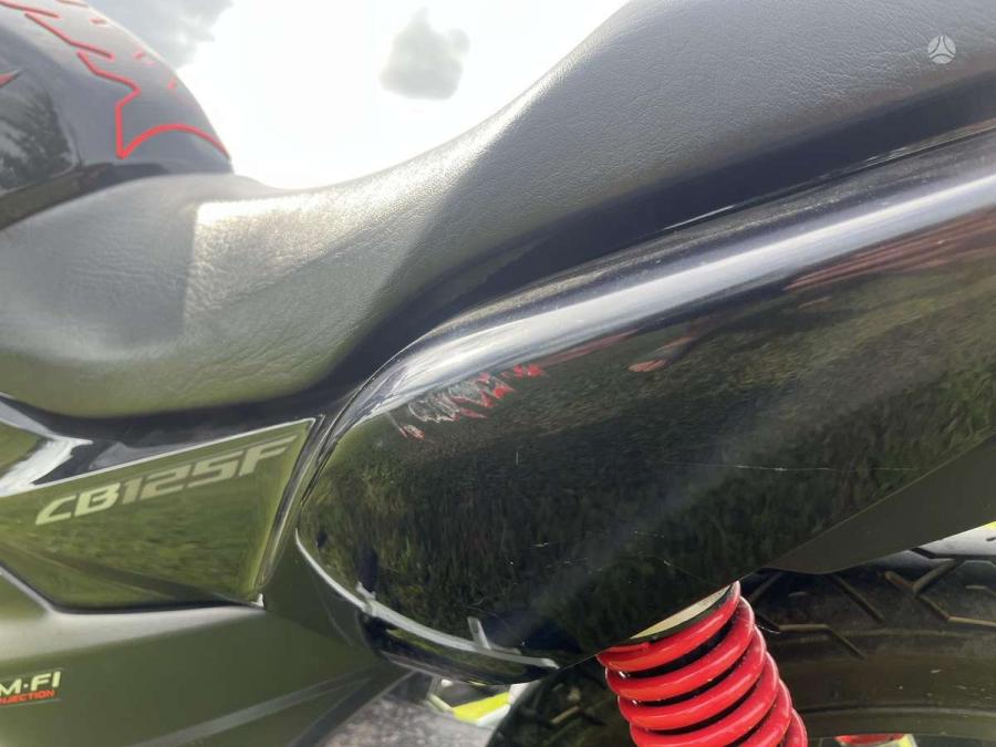 Black Honda CB 2018 in Marijampole, with an engine capacity of 0.13 L and mileage of 10 thousand km for 2050 €, photo 14 on AUTOMOTO.COM.LV