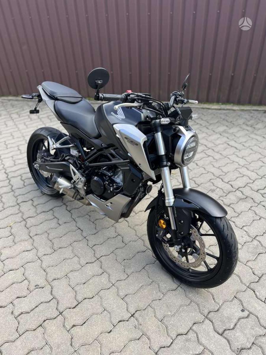 Melns Honda CB 2018 Prienai, ar dzinēja tilpumu 0.13 L un nobraukumu 12 tūkst. km par 3050 €, foto 1 vietnē AUTOMOTO.COM.LV