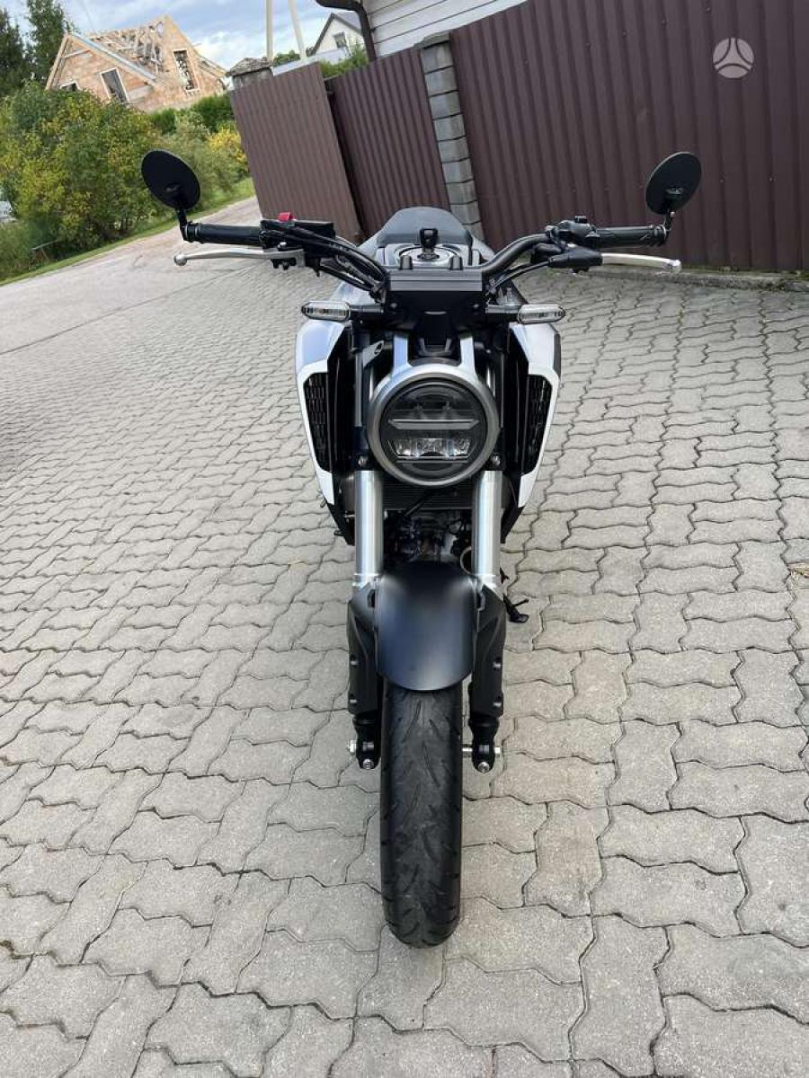 Melns Honda CB 2018 Prienai, ar dzinēja tilpumu 0.13 L un nobraukumu 12 tūkst. km par 3050 €, foto 4 vietnē AUTOMOTO.COM.LV