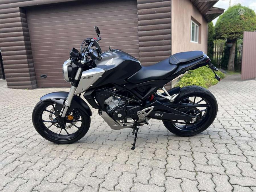 Melns Honda CB 2018 Prienai, ar dzinēja tilpumu 0.13 L un nobraukumu 12 tūkst. km par 3050 €, foto 5 vietnē AUTOMOTO.COM.LV