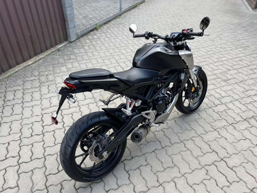 Melns Honda CB 2018 Prienai, ar dzinēja tilpumu 0.13 L un nobraukumu 12 tūkst. km par 3050 €, foto 7 vietnē AUTOMOTO.COM.LV