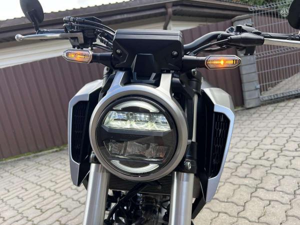 Black Honda CB 2018 in Prienai, with an engine capacity of 0.13 L and mileage of 12 thousand km for 3050 €, photo 9 on AUTOMOTO.COM.LV