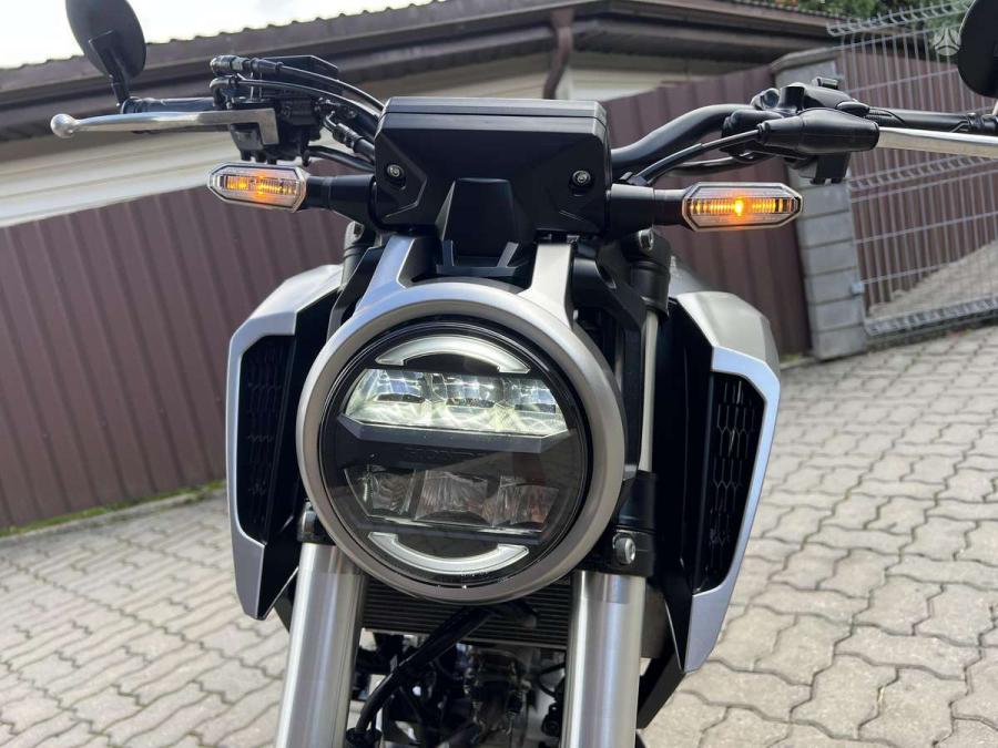 Melns Honda CB 2018 Prienai, ar dzinēja tilpumu 0.13 L un nobraukumu 12 tūkst. km par 3050 €, foto 10 vietnē AUTOMOTO.COM.LV