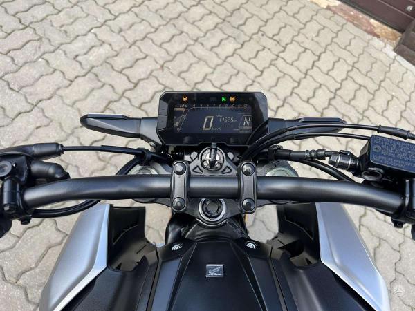 Black Honda CB 2018 in Prienai, with an engine capacity of 0.13 L and mileage of 12 thousand km for 3050 €, photo 10 on AUTOMOTO.COM.LV