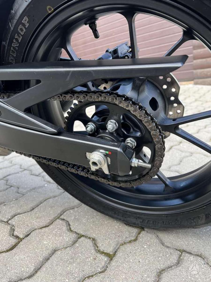 Melns Honda CB 2018 Prienai, ar dzinēja tilpumu 0.13 L un nobraukumu 12 tūkst. km par 3050 €, foto 15 vietnē AUTOMOTO.COM.LV