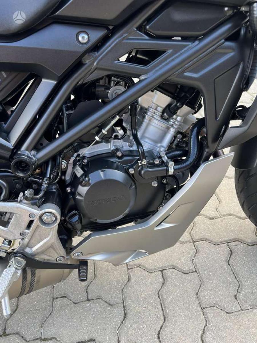 Melns Honda CB 2018 Prienai, ar dzinēja tilpumu 0.13 L un nobraukumu 12 tūkst. km par 3050 €, foto 16 vietnē AUTOMOTO.COM.LV