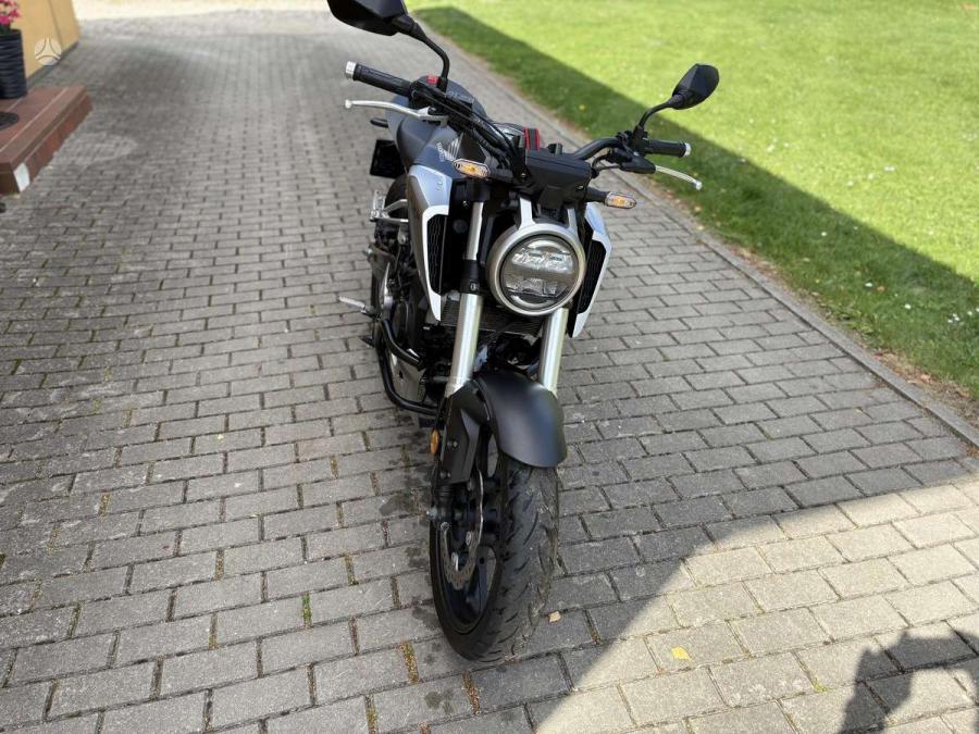 Melns Honda CB 2018 Panevēža, ar dzinēja tilpumu 0.13 L un nobraukumu 13 tūkst. km par 3000 €, foto 1 vietnē AUTOMOTO.COM.LV