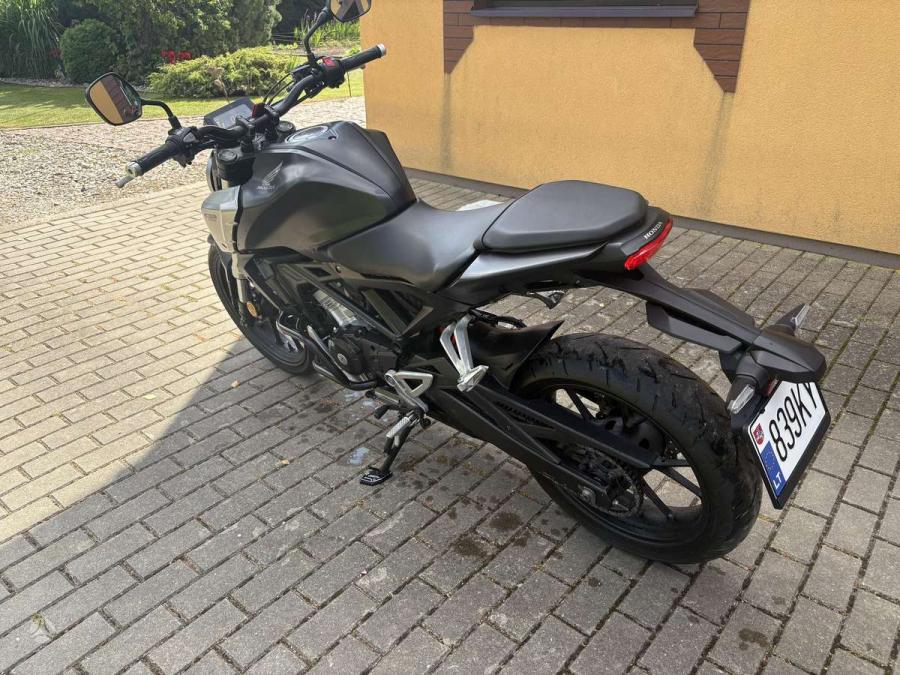 Melns Honda CB 2018 Panevēža, ar dzinēja tilpumu 0.13 L un nobraukumu 13 tūkst. km par 3000 €, foto 4 vietnē AUTOMOTO.COM.LV