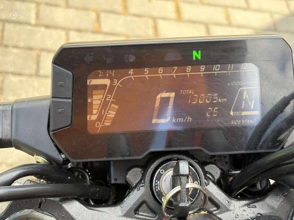 Black Honda CB 2018 in Panevezys, with an engine capacity of 0.13 L and mileage of 13 thousand km for 3000 €, photo 6 on AUTOMOTO.COM.LV