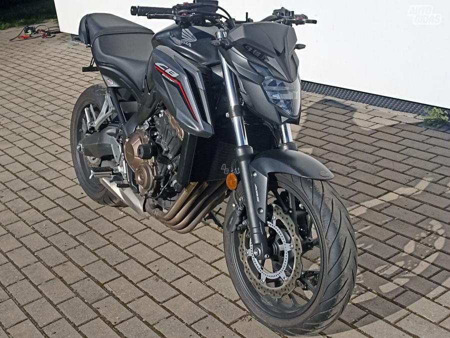 Black Honda CB 2018 in Kaunas, with an engine capacity of 0.65 L and mileage of 3 thousand km for 4100 €, photo 1 on AUTOMOTO.COM.LV