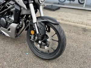 Melns Honda CB 2019 Viļņa, ar dzinēja tilpumu 0.13 L un nobraukumu 18 tūkst. km par 3199 €, foto 15 vietnē AUTOMOTO.COM.LV