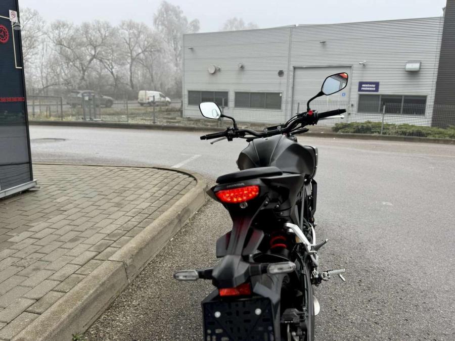 Melns Honda CB 2019 Viļņa, ar dzinēja tilpumu 0.13 L un nobraukumu 18 tūkst. km par 3199 €, foto 18 vietnē AUTOMOTO.COM.LV