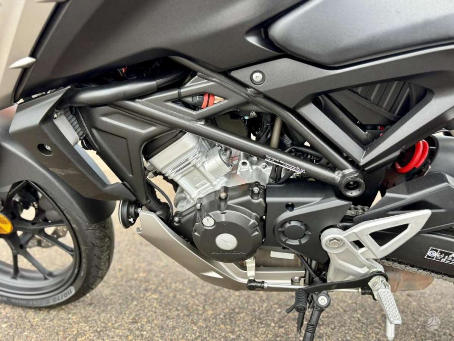 Melns Honda CB 2019 Viļņa, ar dzinēja tilpumu 0.13 L un nobraukumu 18 tūkst. km par 3199 €, foto 20 vietnē AUTOMOTO.COM.LV
