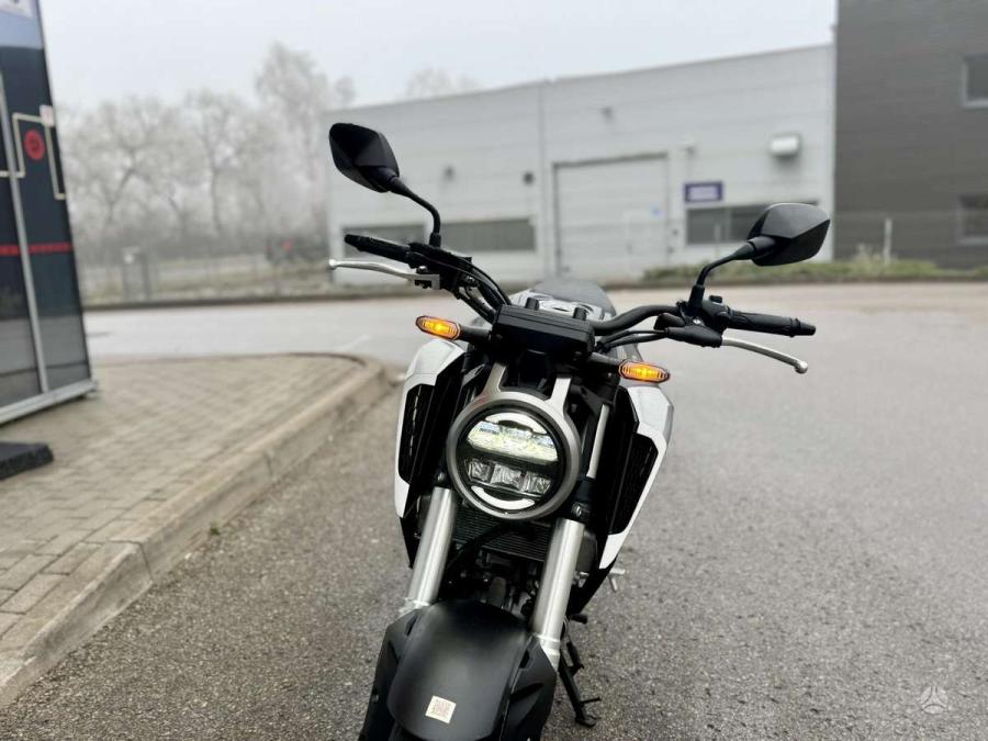 Melns Honda CB 2019 Viļņa, ar dzinēja tilpumu 0.13 L un nobraukumu 18 tūkst. km par 3199 €, foto 21 vietnē AUTOMOTO.COM.LV