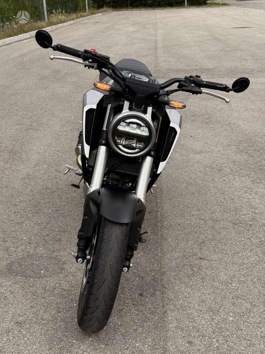 Melns Honda CB 2019 Jurbarkas, ar dzinēja tilpumu 0.13 L un nobraukumu 18 tūkst. km par 3000 €, foto 1 vietnē AUTOMOTO.COM.LV