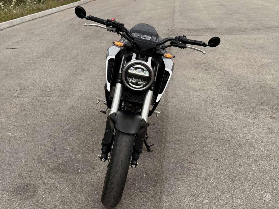 Melns Honda CB 2019 Jurbarkas, ar dzinēja tilpumu 0.13 L un nobraukumu 18 tūkst. km par 3000 €, foto 4 vietnē AUTOMOTO.COM.LV