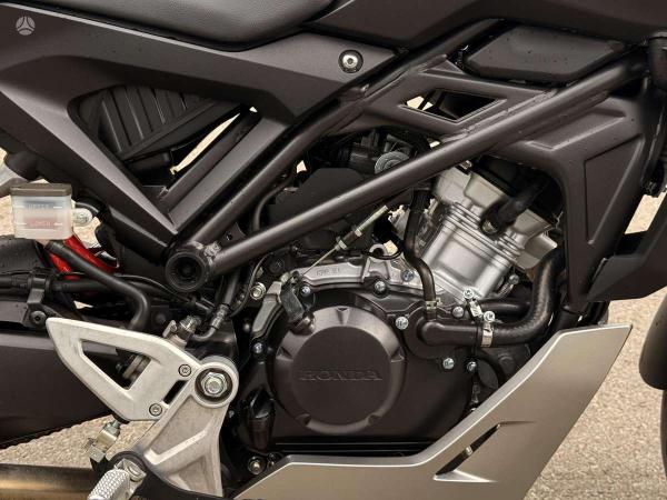 Melns Honda CB 2019 Jurbarkas, ar dzinēja tilpumu 0.13 L un nobraukumu 18 tūkst. km par 3000 €, foto 5 vietnē AUTOMOTO.COM.LV