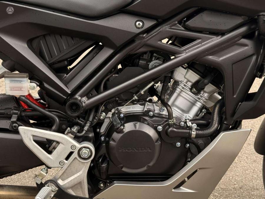 Melns Honda CB 2019 Jurbarkas, ar dzinēja tilpumu 0.13 L un nobraukumu 18 tūkst. km par 3000 €, foto 6 vietnē AUTOMOTO.COM.LV