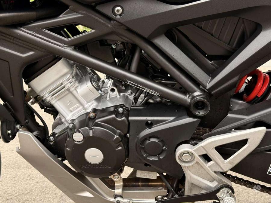Melns Honda CB 2019 Jurbarkas, ar dzinēja tilpumu 0.13 L un nobraukumu 18 tūkst. km par 3000 €, foto 12 vietnē AUTOMOTO.COM.LV