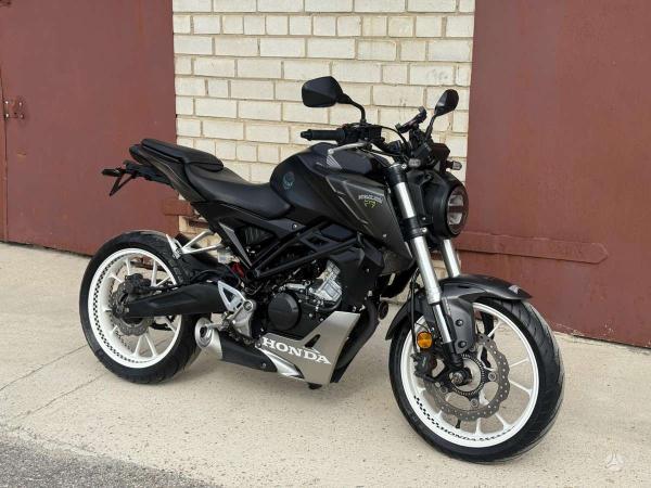 Black Honda CB 2019 in Vilkaviskis, with an engine capacity of 0.13 L and mileage of 22 thousand km for 2400 €, photo 3 on AUTOMOTO.COM.LV