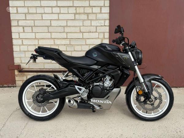 Black Honda CB 2019 in Vilkaviskis, with an engine capacity of 0.13 L and mileage of 22 thousand km for 2400 €, photo 4 on AUTOMOTO.COM.LV