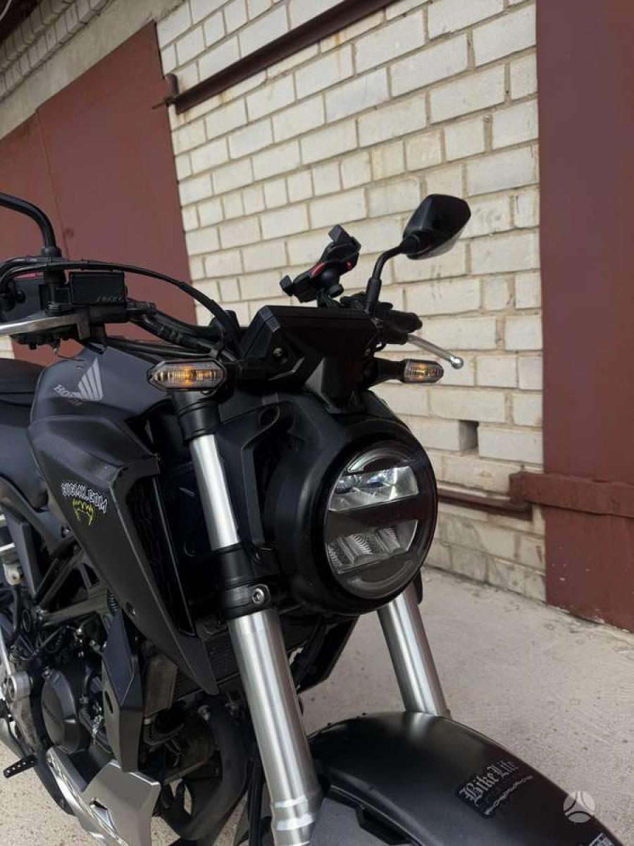 Black Honda CB 2019 in Vilkaviskis, with an engine capacity of 0.13 L and mileage of 22 thousand km for 2400 €, photo 13 on AUTOMOTO.COM.LV