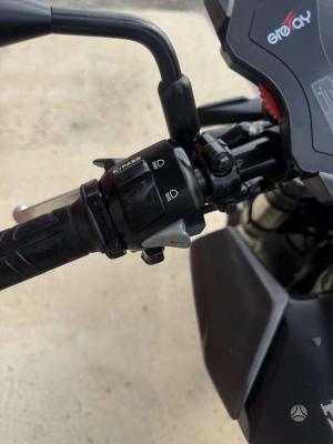 Black Honda CB 2019 in Vilkaviskis, with an engine capacity of 0.13 L and mileage of 22 thousand km for 2400 €, photo 15 on AUTOMOTO.COM.LV