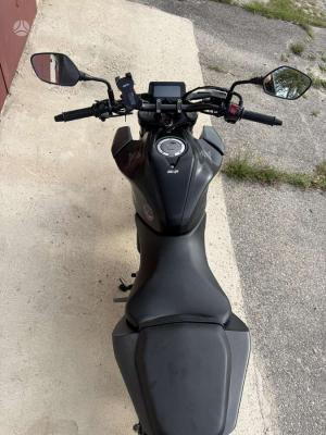 Black Honda CB 2019 in Vilkaviskis, with an engine capacity of 0.13 L and mileage of 22 thousand km for 2400 €, photo 18 on AUTOMOTO.COM.LV