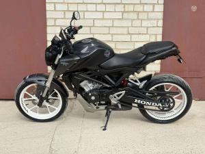 Black Honda CB 2019 in Vilkaviskis, with an engine capacity of 0.13 L and mileage of 22 thousand km for 2400 €, photo 19 on AUTOMOTO.COM.LV