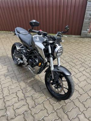 Black Honda CB 2020 in Prienai, with an engine capacity of 0.13 L and mileage of 14 thousand km for 3050 €, photo 1 on AUTOMOTO.COM.LV