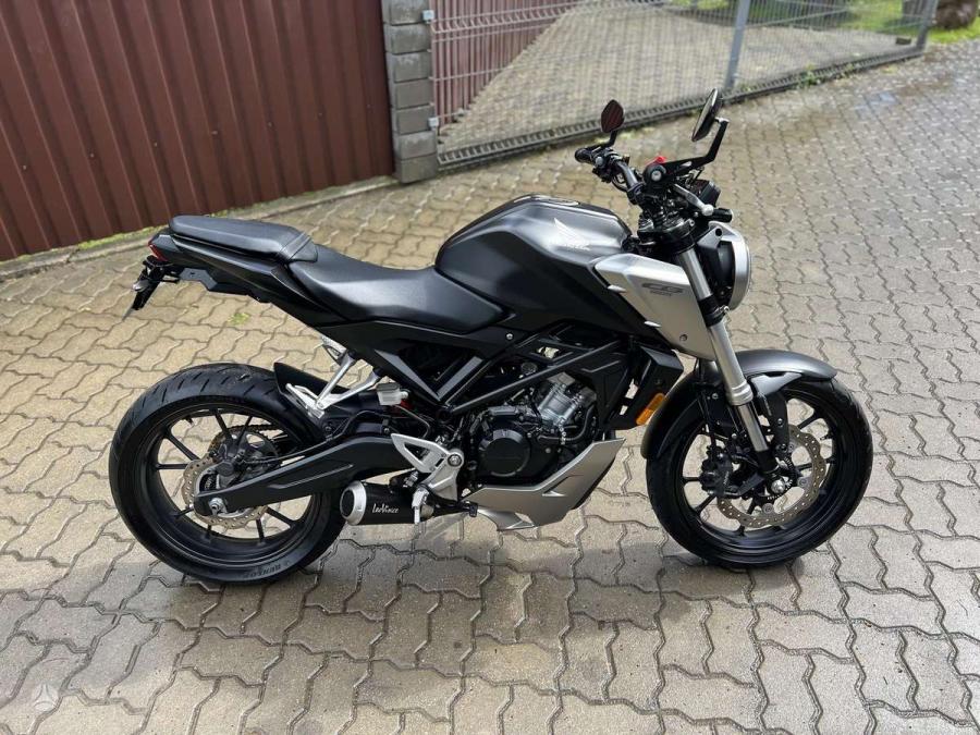 Black Honda CB 2020 in Prienai, with an engine capacity of 0.13 L and mileage of 14 thousand km for 3050 €, photo 5 on AUTOMOTO.COM.LV