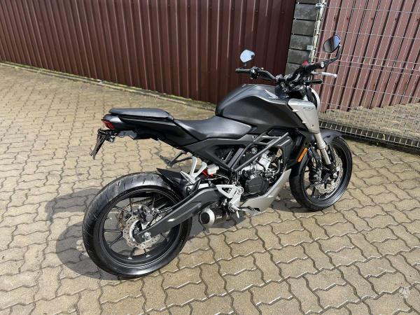 Black Honda CB 2020 in Prienai, with an engine capacity of 0.13 L and mileage of 14 thousand km for 3050 €, photo 7 on AUTOMOTO.COM.LV