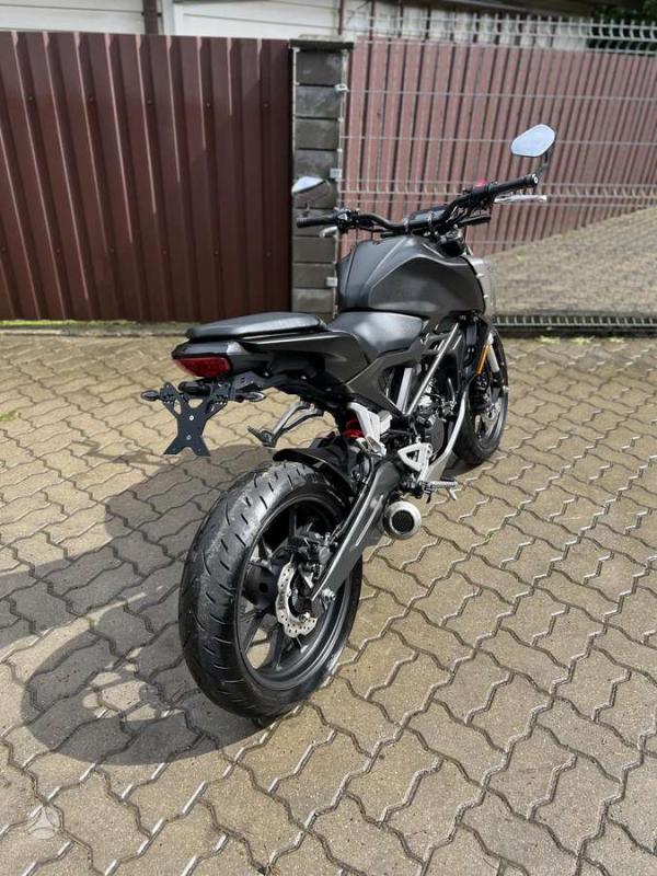 Black Honda CB 2020 in Prienai, with an engine capacity of 0.13 L and mileage of 14 thousand km for 3050 €, photo 8 on AUTOMOTO.COM.LV