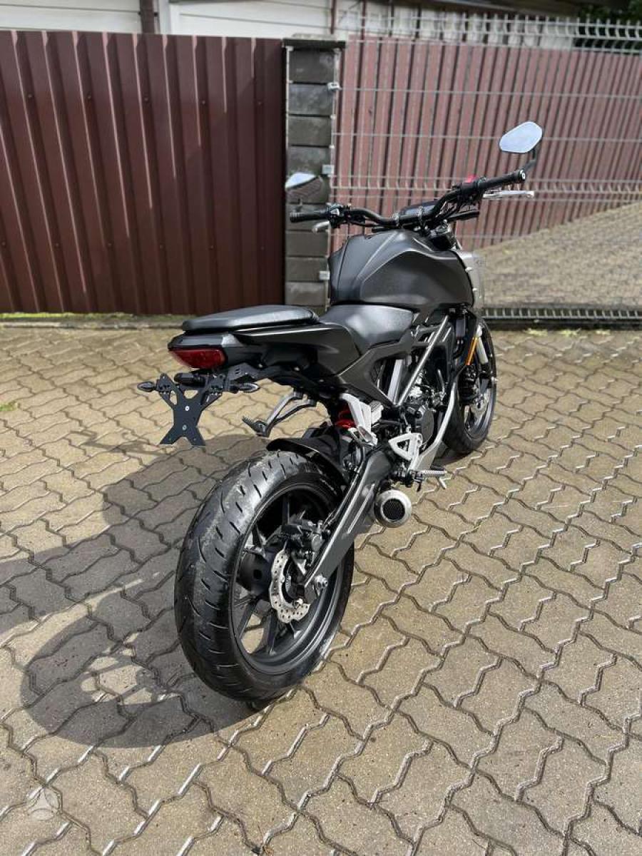 Black Honda CB 2020 in Prienai, with an engine capacity of 0.13 L and mileage of 14 thousand km for 3050 €, photo 9 on AUTOMOTO.COM.LV