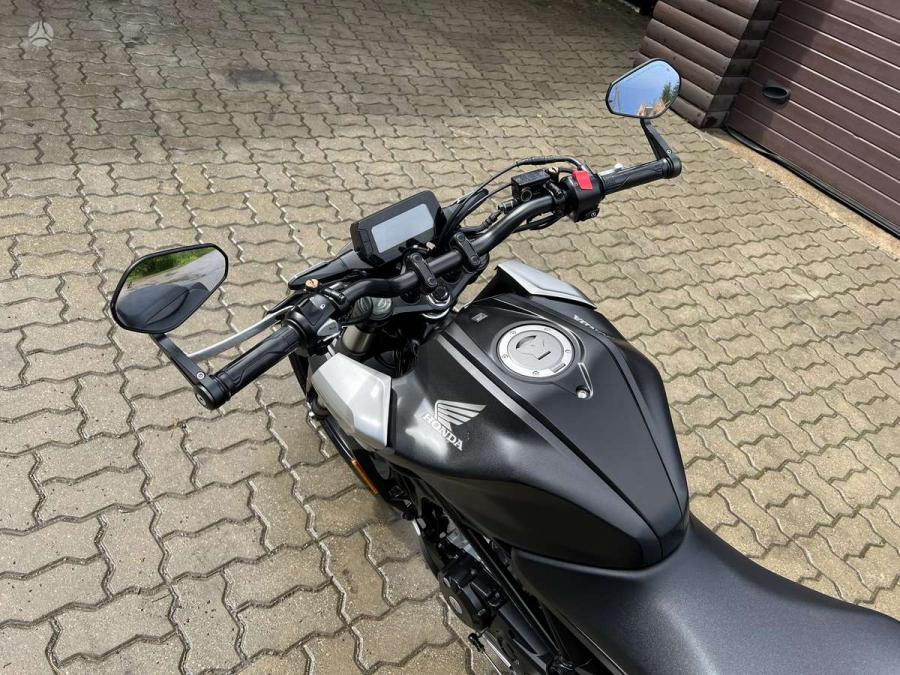 Black Honda CB 2020 in Prienai, with an engine capacity of 0.13 L and mileage of 14 thousand km for 3050 €, photo 11 on AUTOMOTO.COM.LV