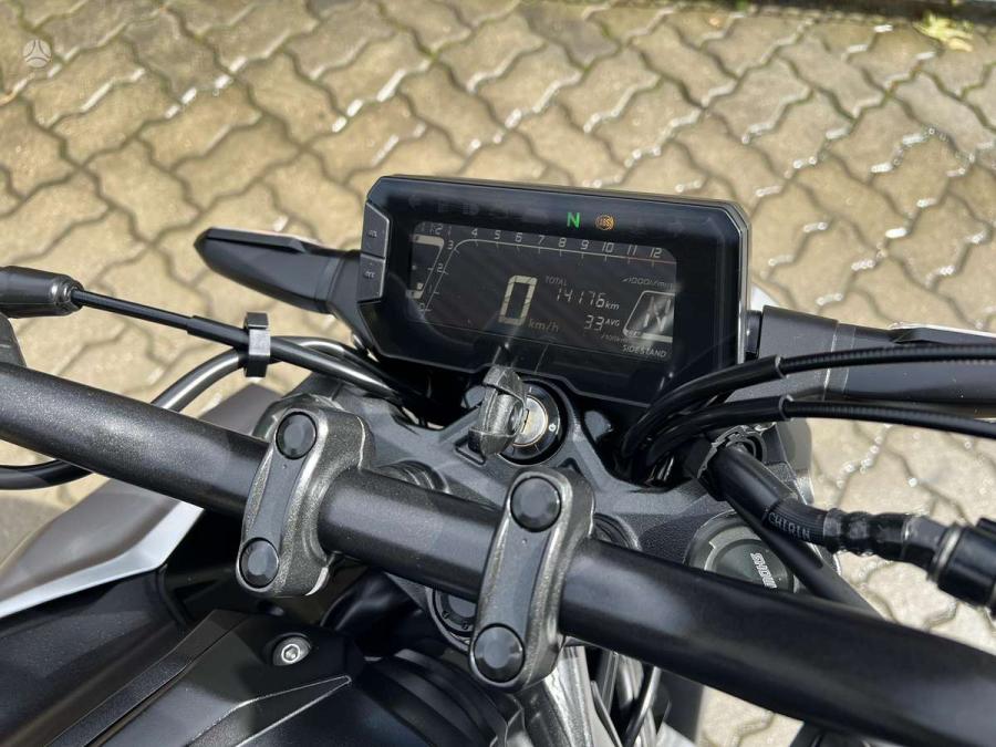 Black Honda CB 2020 in Prienai, with an engine capacity of 0.13 L and mileage of 14 thousand km for 3050 €, photo 12 on AUTOMOTO.COM.LV