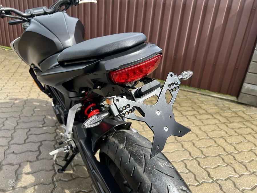 Black Honda CB 2020 in Prienai, with an engine capacity of 0.13 L and mileage of 14 thousand km for 3050 €, photo 13 on AUTOMOTO.COM.LV