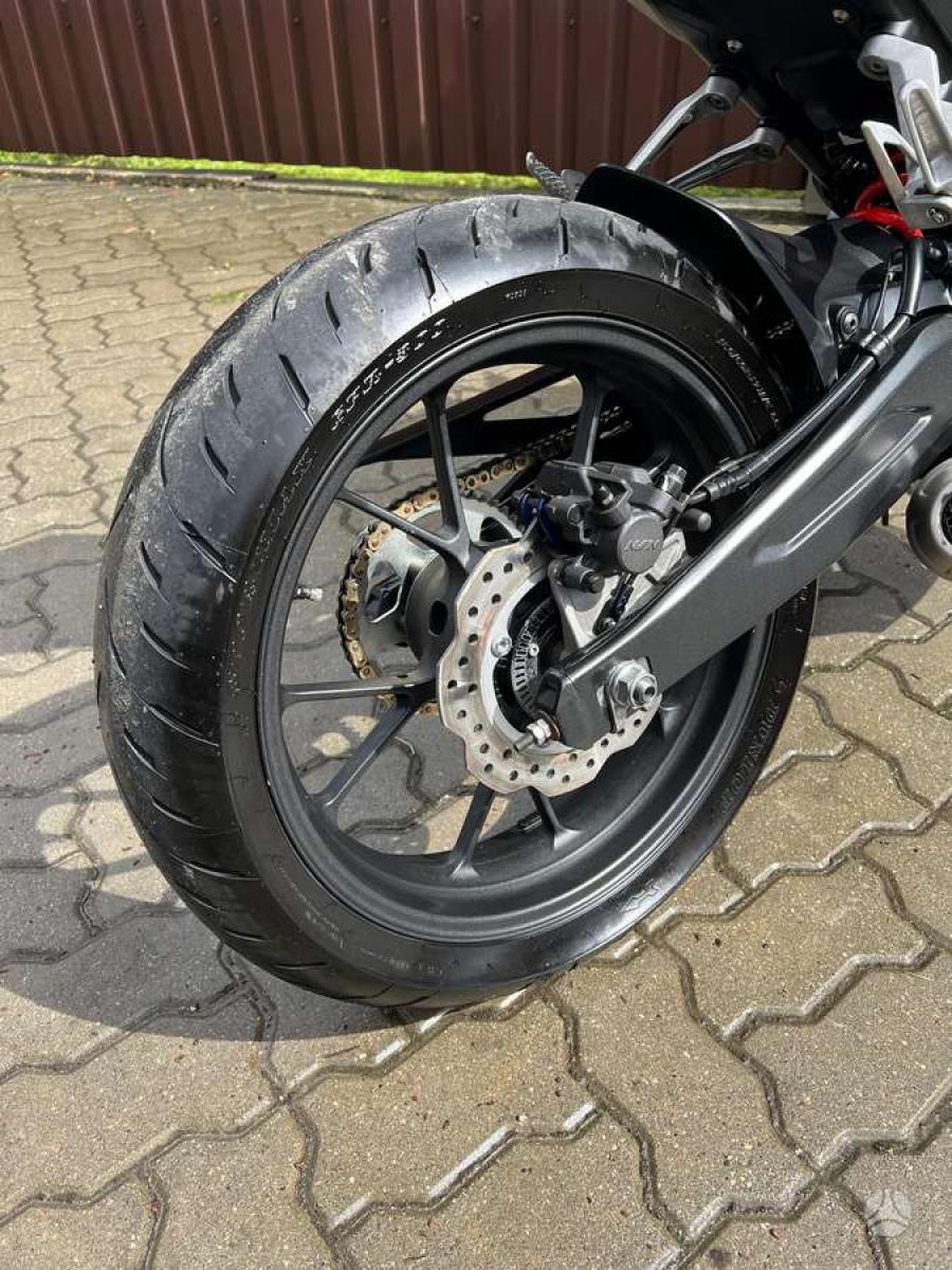 Black Honda CB 2020 in Prienai, with an engine capacity of 0.13 L and mileage of 14 thousand km for 3050 €, photo 18 on AUTOMOTO.COM.LV